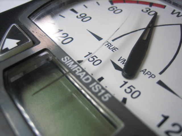 Simrad IS15 Wind Display ~ 22094676 / For Parts/Repair - Max Marine ...