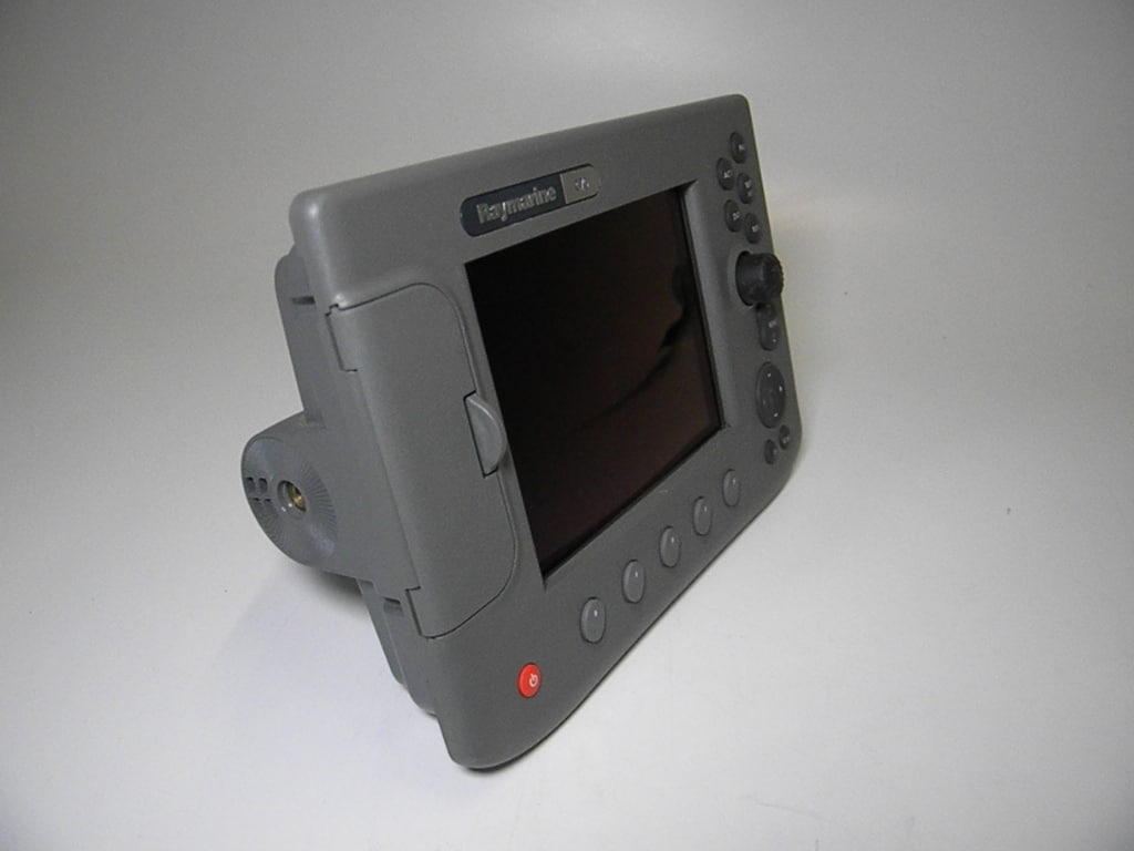 Raymarine C70 Classic Display + Suncover - E02018 - 90 Day Warranty ...
