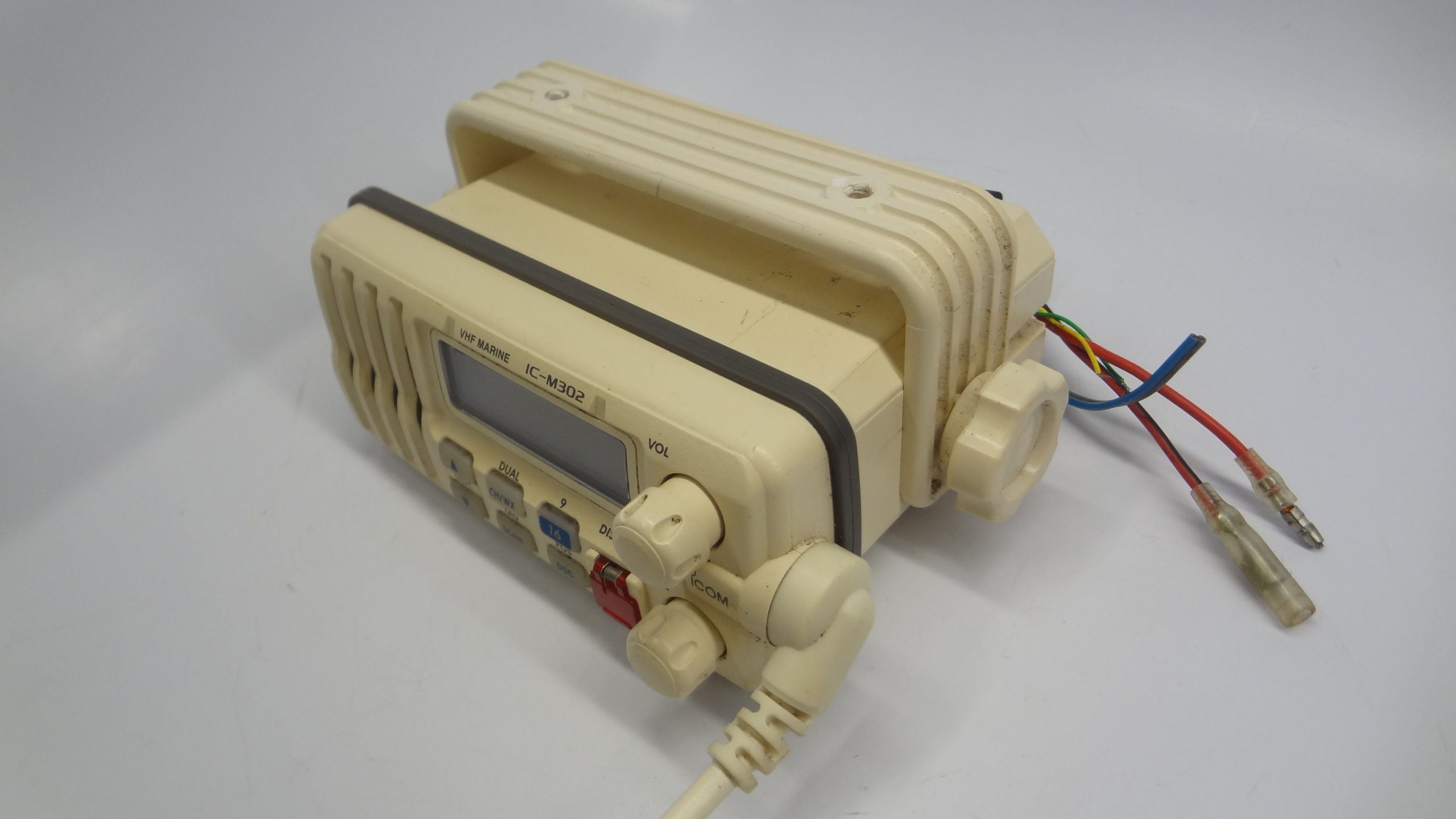 Icom IC-M302 Submersible Marine VHF Radio Transceiver Unit w/ HM-141W Hand Mic - Max Marine ...